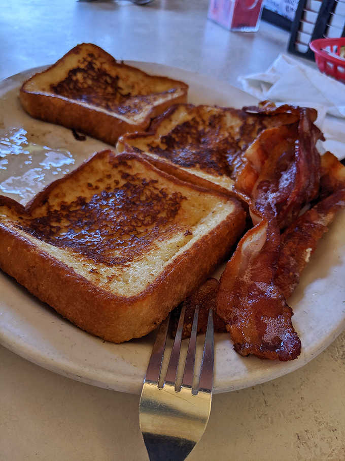 French toast so golden it could win an Oscar, with bacon that deserves its own standing ovation.