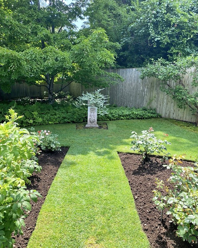 Follow the grass carpet through this living maze &ndash; Dorothy had her yellow brick road, you've got this.