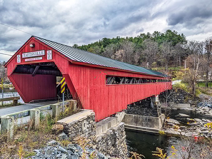 The Historic Taftsville Covered Bridge: Vermont's version of a time machine, minus the flux capacitor, plus authentic craftsmanship.