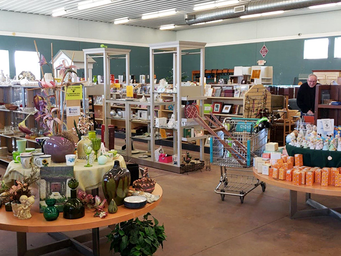 Home d&eacute;cor displays that transform random donations into Instagram-worthy design inspiration for pennies on the dollar.