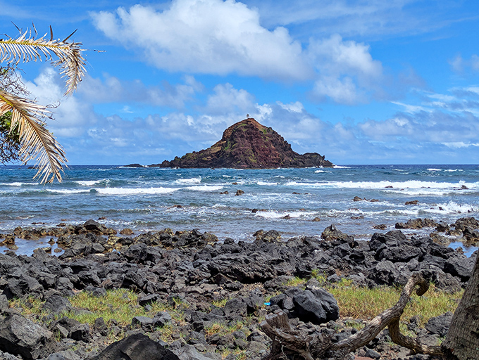 Koki Beach's dramatic offshore islet stands sentinel like Hawaii's version of a mini Gibraltar, with waves that seem to applaud its resilience.