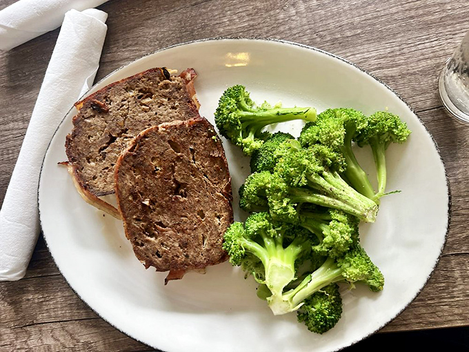 Meatloaf and broccoli &ndash; the Brady Bunch of comfort food pairings gets a gourmet upgrade that would make Alice the housekeeper weep with joy.