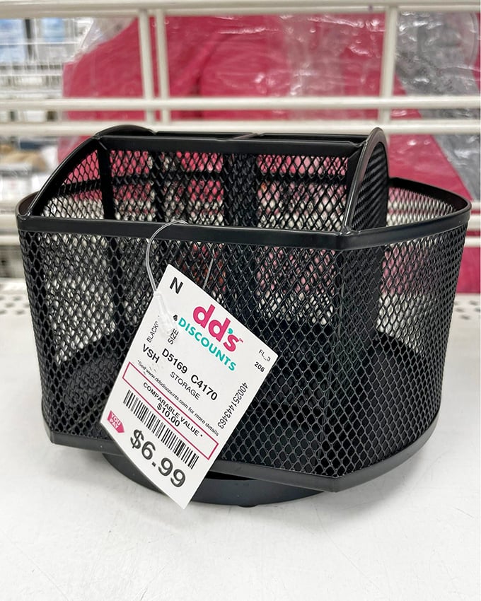 Organization never looked so good! This sleek mesh desk organizer keeps your workspace tidy while making a statement about your attention to detail.