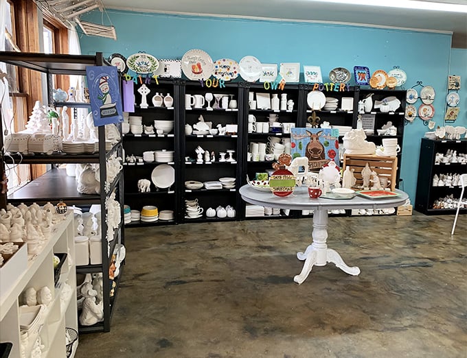 A pottery paradise where blank ceramics await your creative touch &ndash; like a culinary canvas before the first splash of sauce.