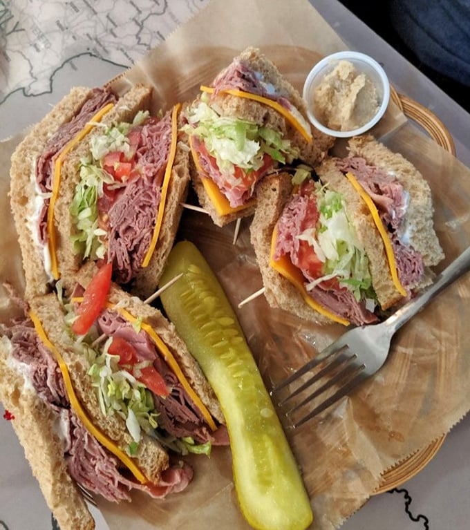 Roast beef and cheddar done right – because sometimes the classics just need proper execution, not reinvention.