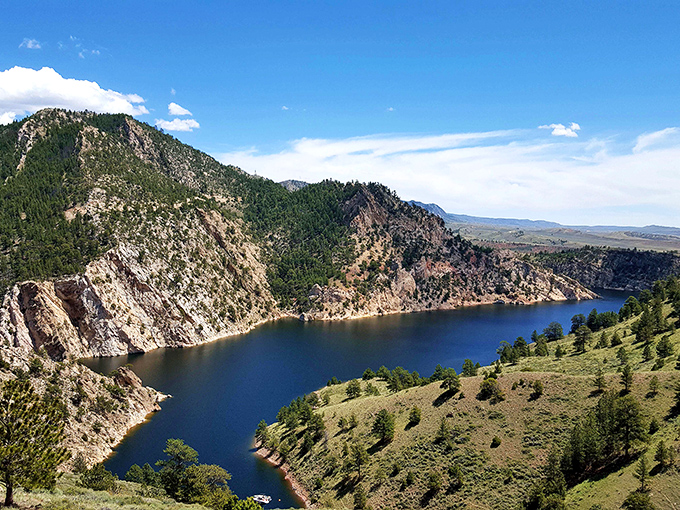 Canyon walls embrace Seminoe's waters like nature's own amphitheater. This isn't just a reservoir&mdash;it's a masterclass in geological showmanship.
