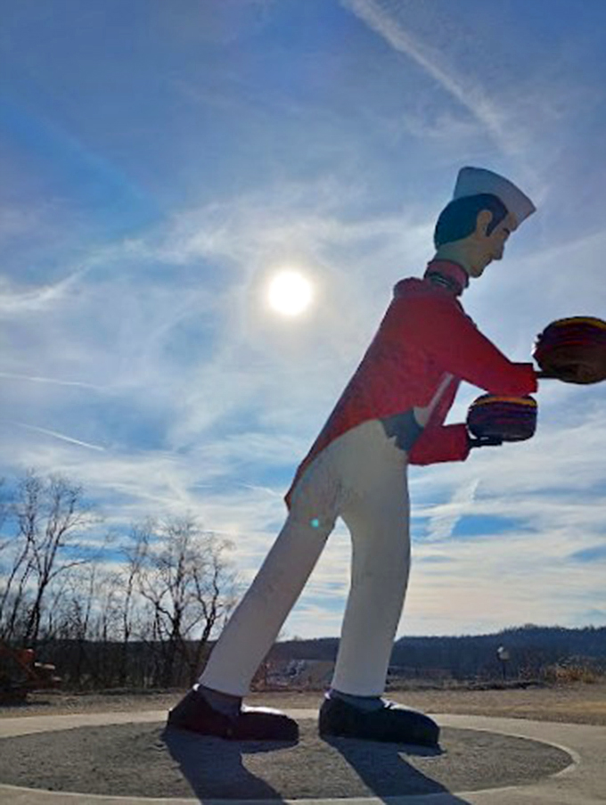 Silhouetted against the afternoon sun, our nodding friend creates a striking profile. Those plates he's holding must contain the world's largest portions!