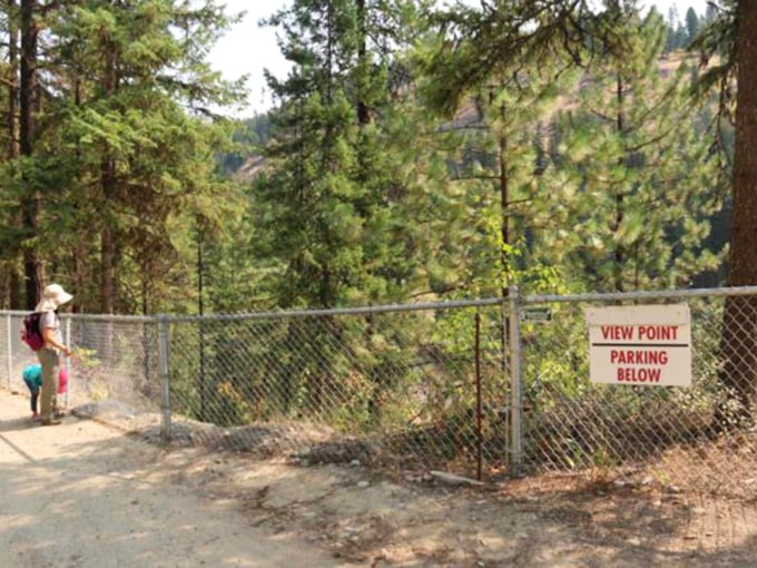 "View Point" signs: nature's way of saying "Something spectacular this way comes." The best adventures always follow simple directions.