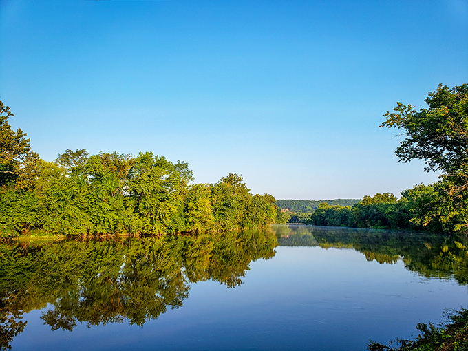 The serene waters of Candlewood Lake mirror the sky &ndash; Connecticut's best-kept secret for penny-pinching paradise seekers.