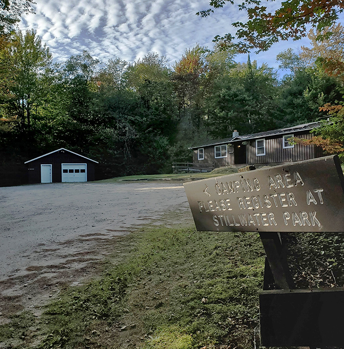 The universal sign for "civilization can wait." This registration cabin stands as a charming gateway between your regular life and forest bliss.