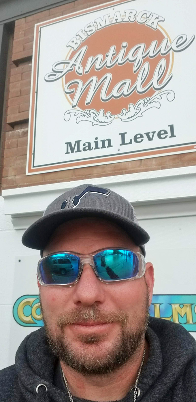 The sign says "Main Level," suggesting there's even more treasure hunting to be done upstairs or down in this multi-level memory maze.