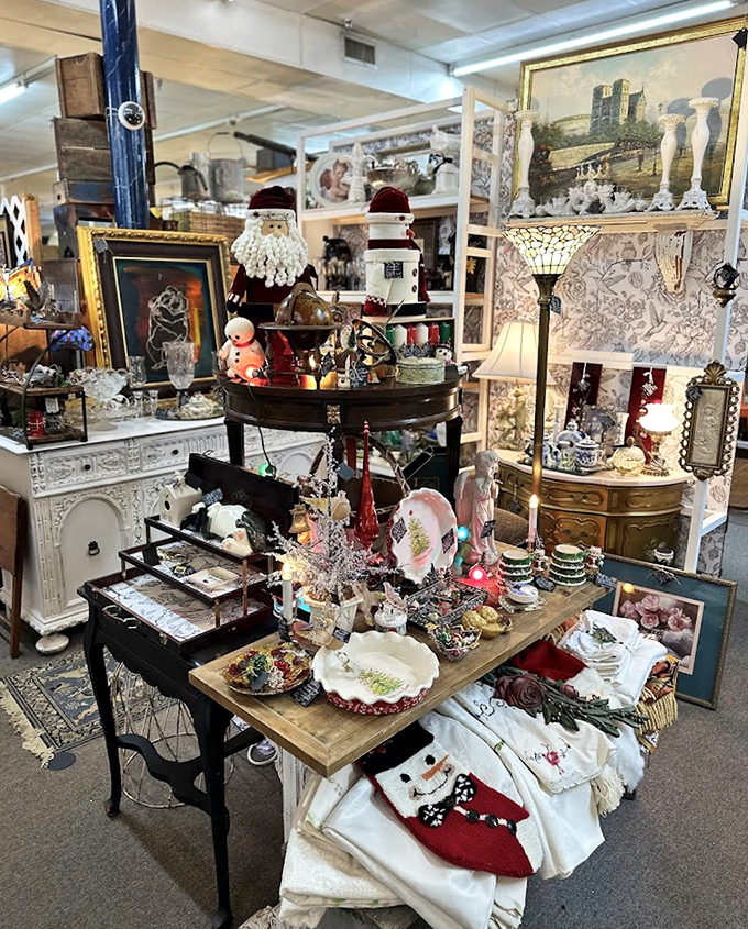 The perfect living room doesn't exi&mdash; Oh wait, it does! Tiffany-style lamps cast a warm glow over carefully arranged treasures that whisper "take me home." 