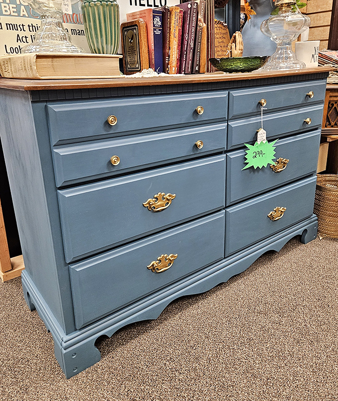 Solid wood drawers that laugh in the face of modern particle board and its questionable life choices.
