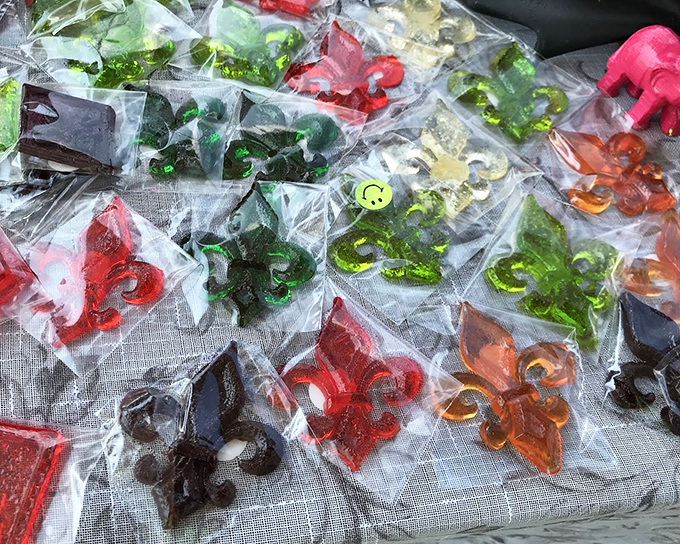 Louisiana pride in candy form. These fleur-de-lis treats are what happens when state symbols meet sweet tooths.
