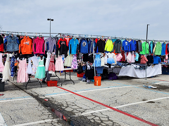 Open-air fashion that proves you don't need a department store to find your next favorite outfit. Bargain hunting in its natural habitat! 