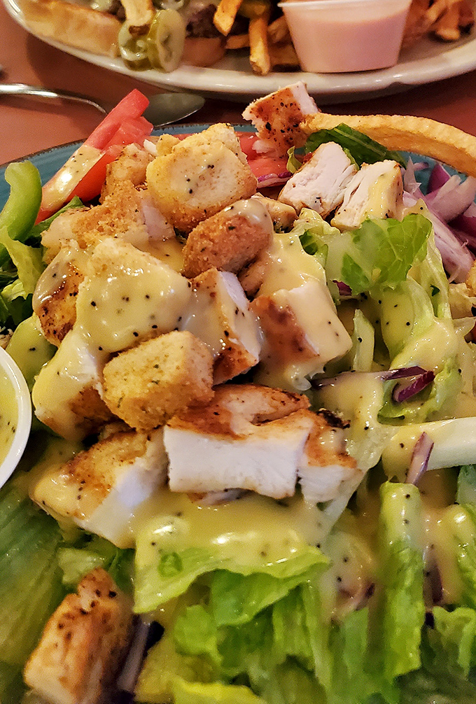 Seriously, look at this! Big, crispy chunks of breaded chicken on a fresh salad. It&rsquo;s a flavor blockbuster, right?