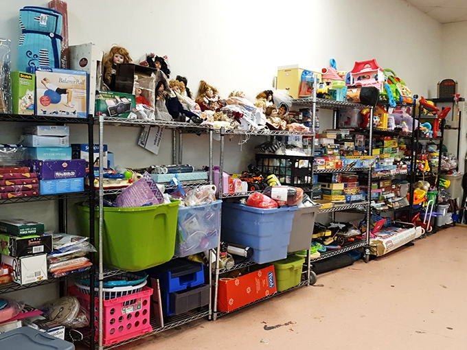 Stuffed animals galore! These gently-loved toys stand ready for second chapters with new children or creative upcycling projects.