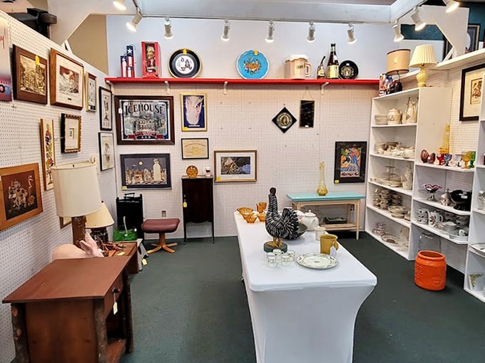 This booth is a masterclass in display – where framed art, ceramics, and curios create a gallery-like experience that makes you want to redecorate immediately.