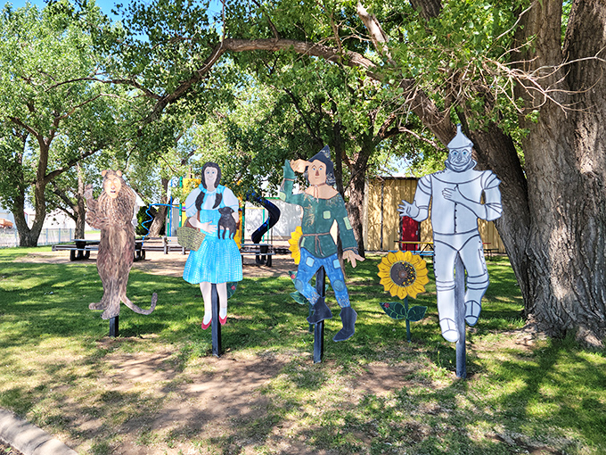 The gang's all here! These charming character cutouts let you meet Dorothy, Scarecrow, Tin Man, and Lion without having to battle any flying monkeys.