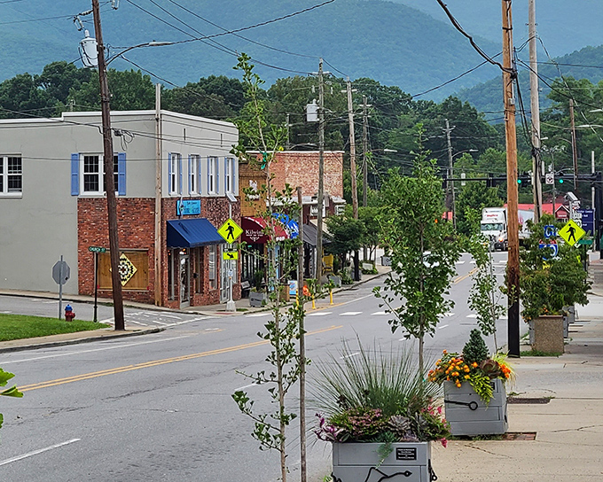 Beaufort's tree-lined sidewalks offer the perfect strolling path for working off that seafood lunch you couldn't resist.