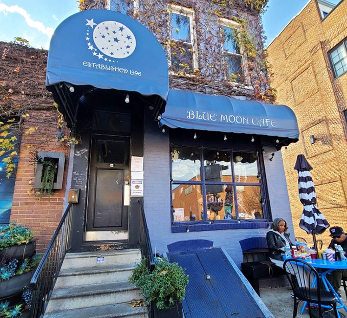 This little blue corner of Fells Point has launched a thousand breakfast pilgrimages. Captain Crunch French toast headquarters!