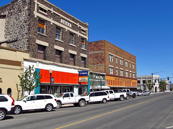 Buhl's wide boulevards give everyone room to breathe, think clearly, and remember what unhurried living feels like.