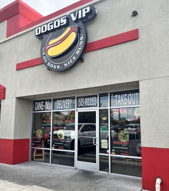 "Mean Dogs. Nice Buns." The clever slogan and bright logo tell you this place doesn't take itself too seriously&mdash;just its dogs!