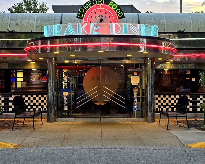 Drake Diner's neon glow at dusk &ndash; like a beacon calling all hungry souls home.