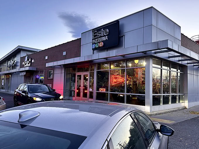 Este's modern corner spot brings urban pizza vibes to SLC. Those windows let in sunshine and let out the aroma of perfect pies.