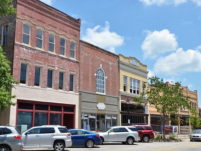 Florence's downtown storefronts invite leisurely window shopping. Where "Main Street" isn't just an address&mdash;it's a way of life.