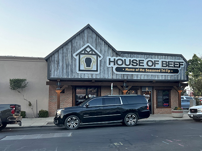 House of Beef proudly announces its mission right on the sign. When a place is this straightforward, you know they're focusing on what matters!