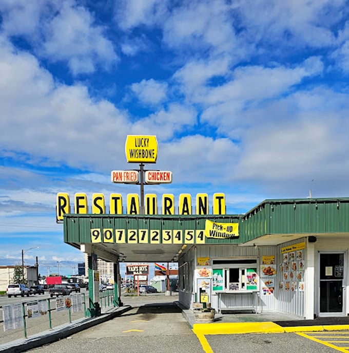 That vintage sign hasn't changed since your parents' first date&mdash;and neither has the perfectly crispy hash browns.