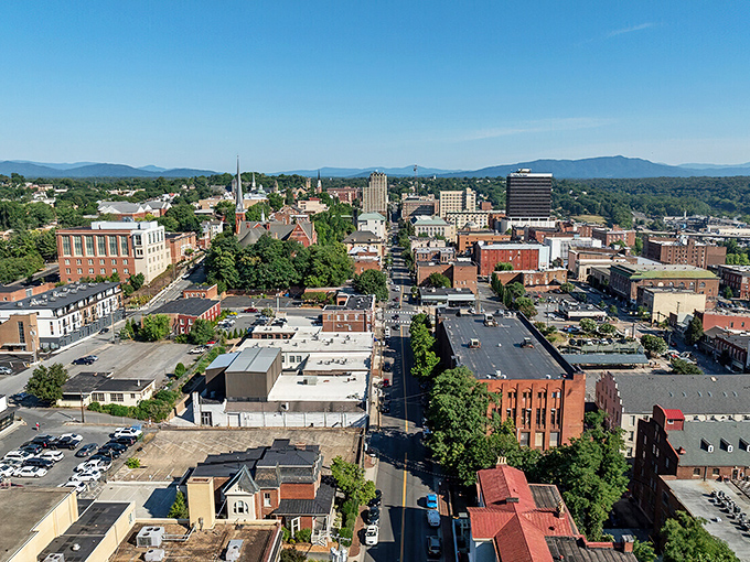 Lynchburg's historic district&mdash;where even the buildings seem to be saying, "Sit a spell, we've got stories to tell."