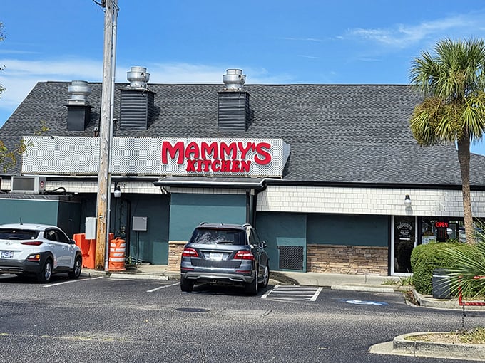 Palm trees and promise - Mammy's Kitchen brings Southern comfort to the coastal crowd.