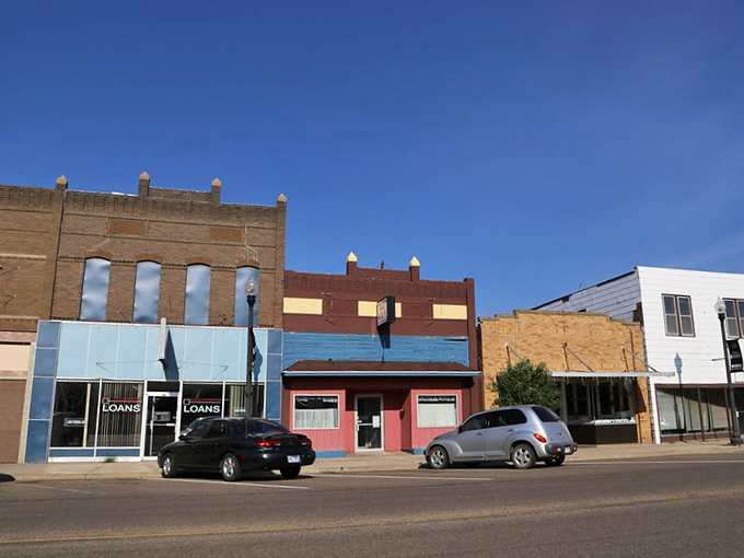 De Smet's downtown area maintains its prairie town character, where Laura Ingalls Wilder would still recognize the unhurried rhythm.