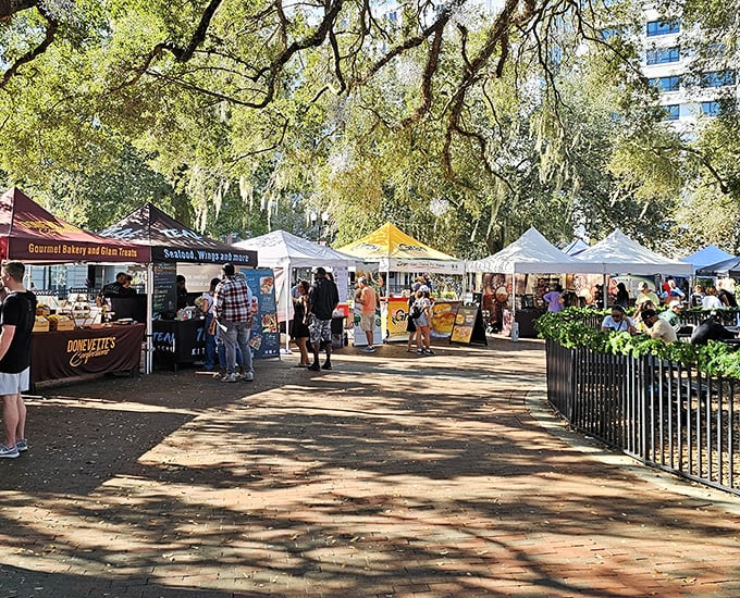 Orlando's market brings nature and skyscrapers together in perfect harmony. The only thing fresher than the produce is the lake breeze!