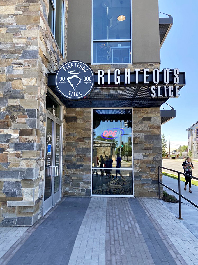 Righteous Slice isn't just a name&mdash;it's a mission statement carved into stone and backed up by science: 90 seconds at 900 degrees.