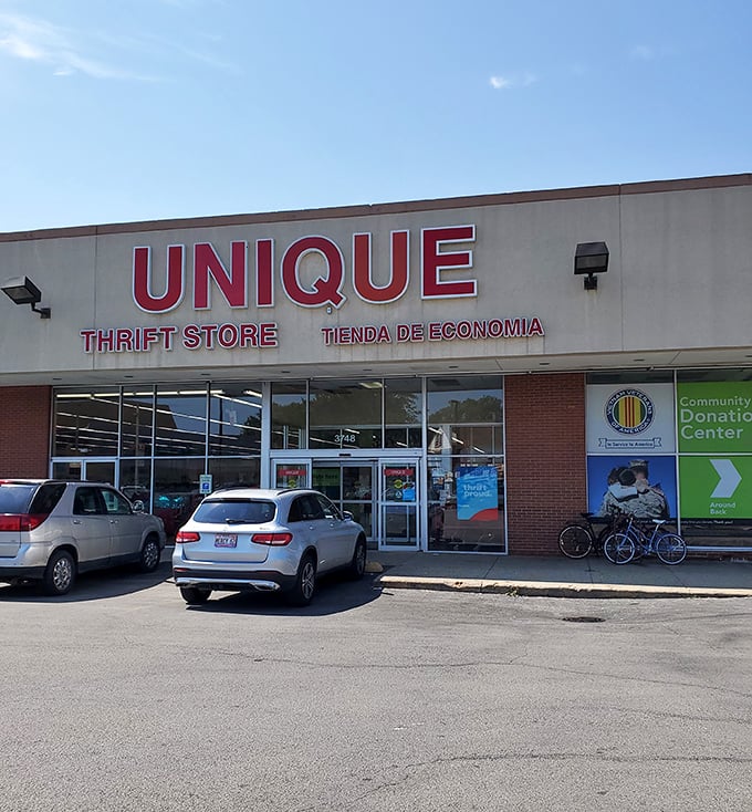 Unique's bilingual welcome doubles your chances of finding something special. Two languages, countless treasures!