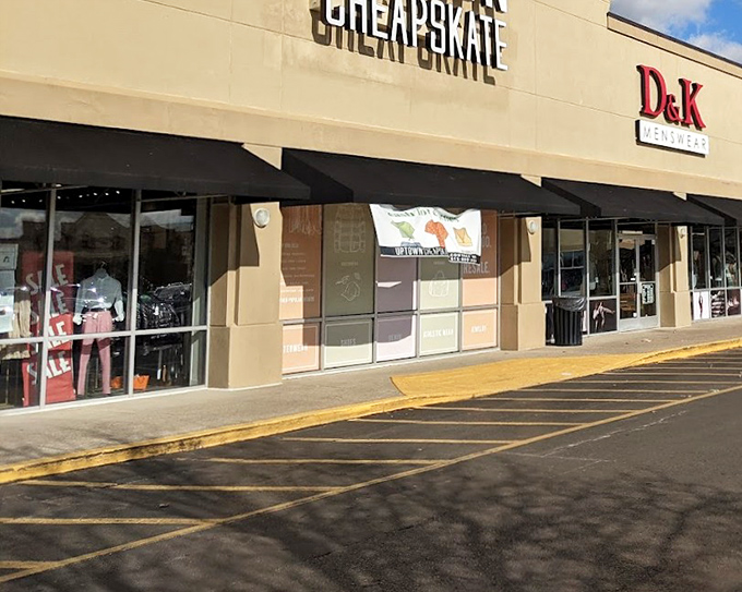 Uptown Cheapskate brings "cheap" and "skate" together in a name that's as clever as their business model.