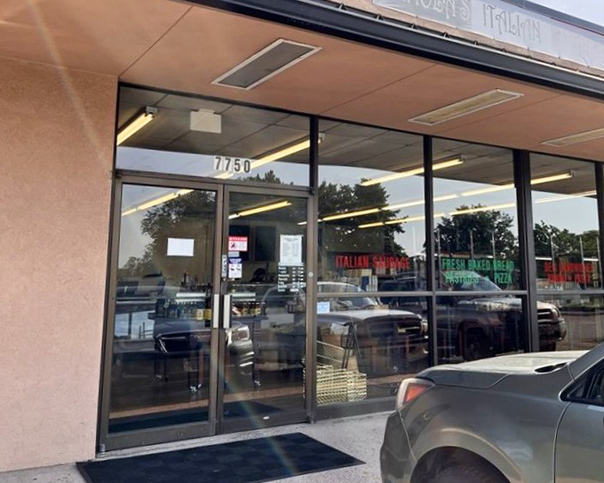 More than just pizza – Vinnola's market section is a wonderland of Italian imports that'll make your pasta-loving heart skip a beat.