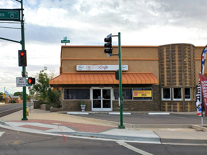 Corner spot with serious breakfast cred &ndash; 5th Avenue Cafe doesn't need flashy signs when the food speaks volumes.