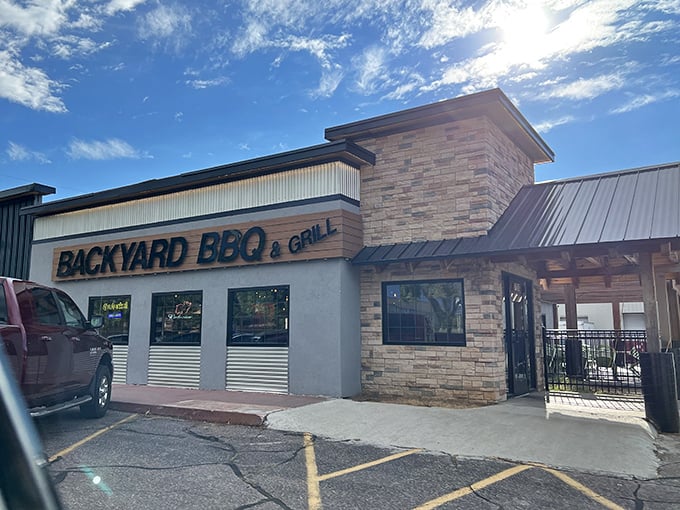 That stone facade promises solid, dependable BBQ the way your favorite uncle makes it at family reunions every year.