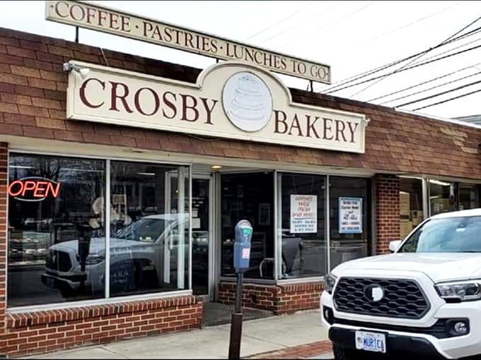 Those pristine windows offer a tantalizing glimpse into where donut dreams become delicious reality. 
