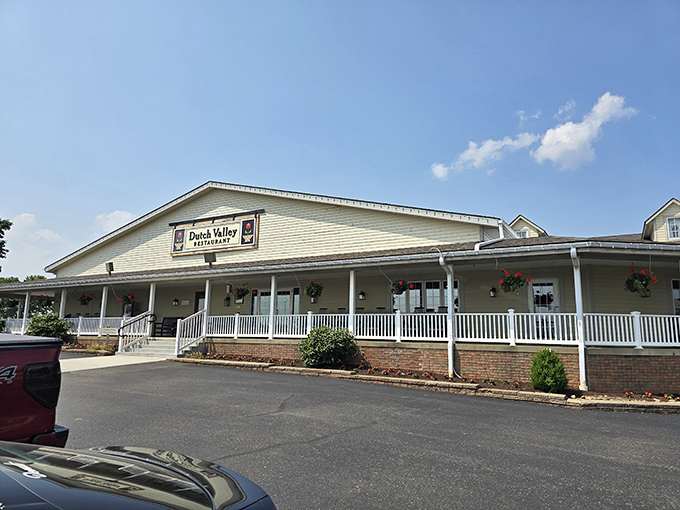 This impressive building looks like it could host every family reunion in Ohio simultaneously. 