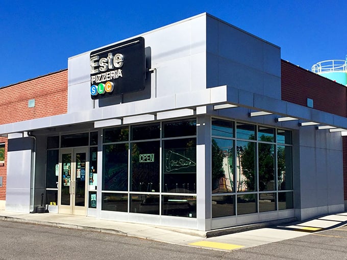 Clean lines and big windows &ndash; Este's exterior is as straightforward as their commitment to great New York-style pizza.