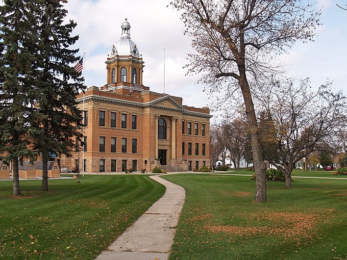That courthouse isn't just a building—it's the architectural equivalent of your grandpa's favorite cardigan: dignified yet comforting.