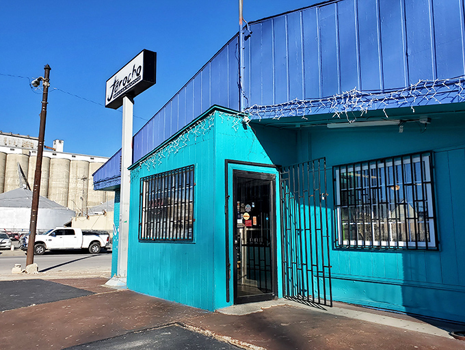 Behind these humble bars lies a world of coastal Mexican flavors. Jarocho proves great seafood can thrive anywhere&mdash;even in the middle of America.