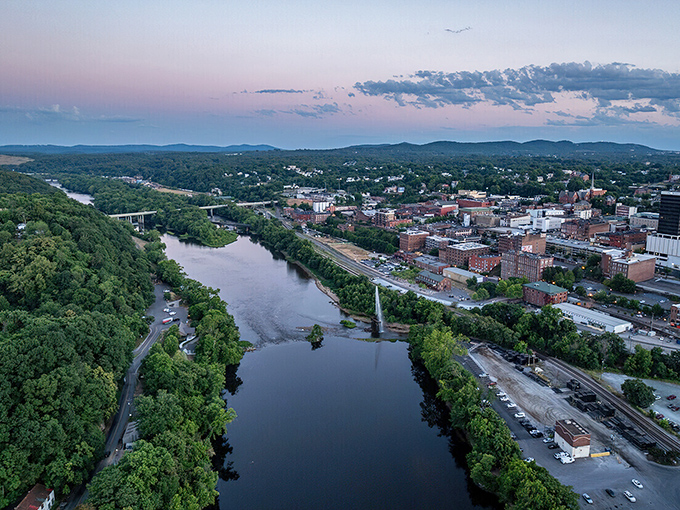 The James River and Blue Ridge Mountains create Lynchburg's stunning backdrop&mdash;nature's version of a theater set for daily life.