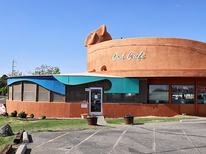 This architectural wonder proves that sometimes the most memorable meals come from the quirkiest places. 