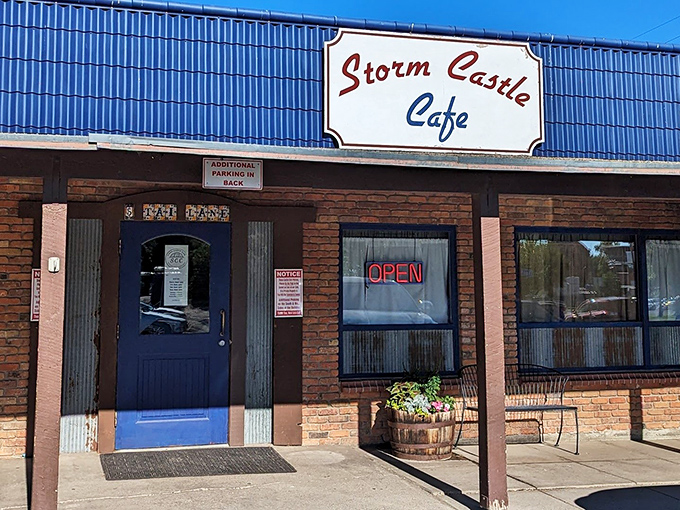 Storm Castle delivers exactly what you hope for: honest food, fair prices, and friendly faces daily.
